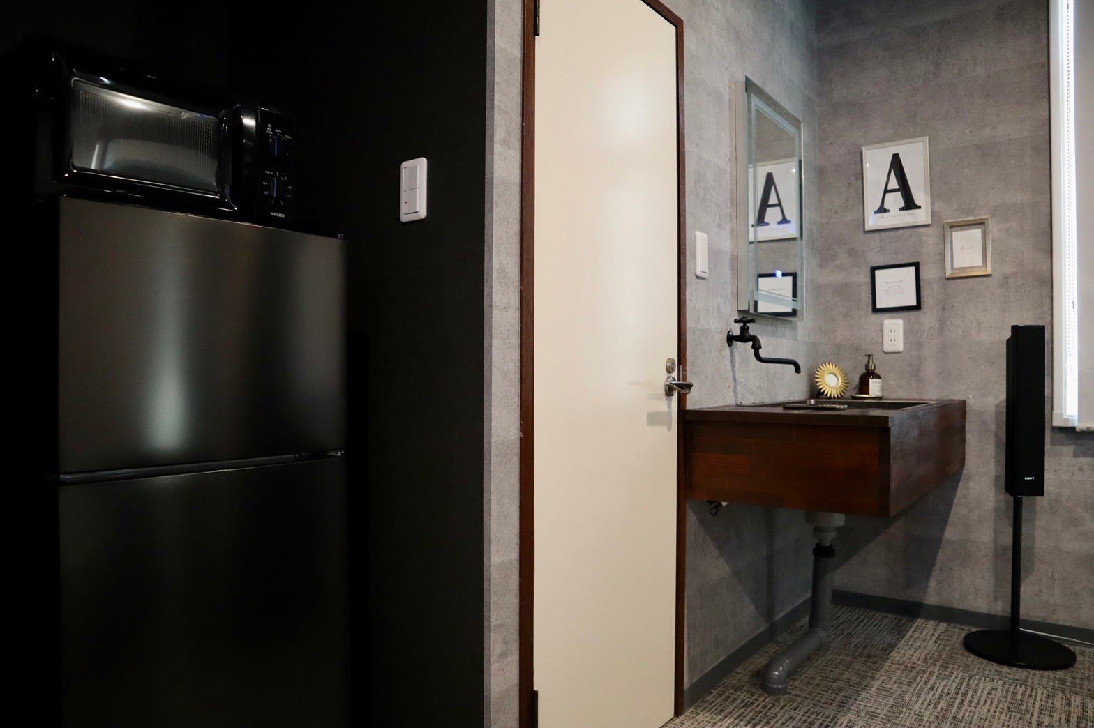 【本厚木駅から5分】Wi-Fi完備/立体音響の重厚サウンドで映画鑑賞★/防音で楽器練習・動画撮影OK/洗練されたシンプル空間の写真16