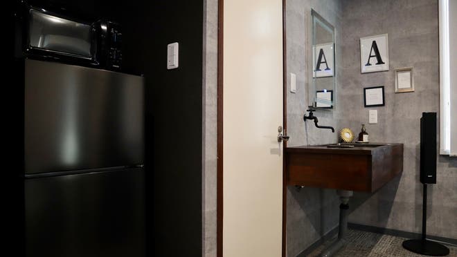 【本厚木駅から5分】Wi-Fi完備/立体音響の重厚サウンドで映画鑑賞★/防音で楽器練習・動画撮影OK/洗練されたシンプル空間の写真16