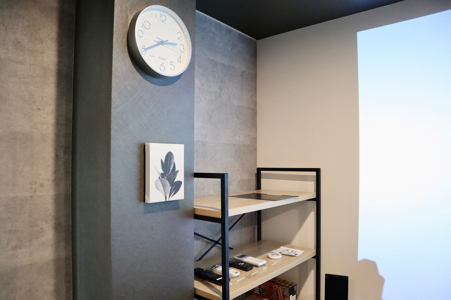 【本厚木駅から5分】Wi-Fi完備/立体音響の重厚サウンドで映画鑑賞★/防音で楽器練習・動画撮影OK/洗練されたシンプル空間の写真17