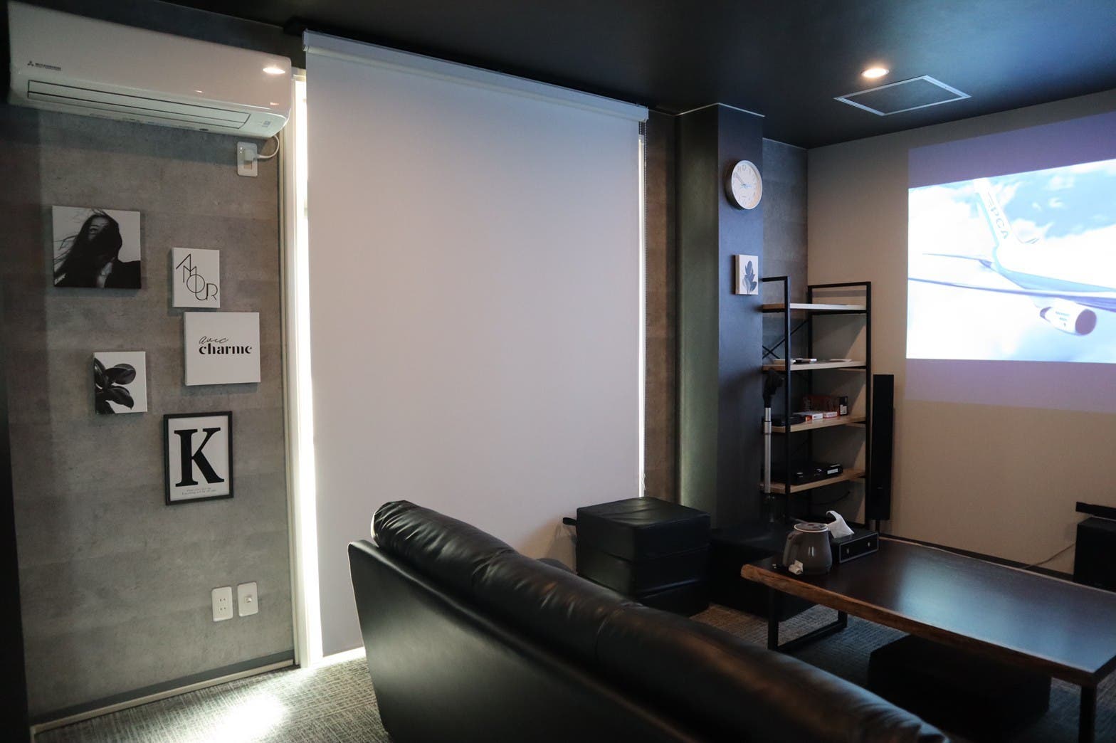 【本厚木駅から5分】Wi-Fi完備/立体音響の重厚サウンドで映画鑑賞★/防音で楽器練習・動画撮影OK/洗練されたシンプル空間の写真12