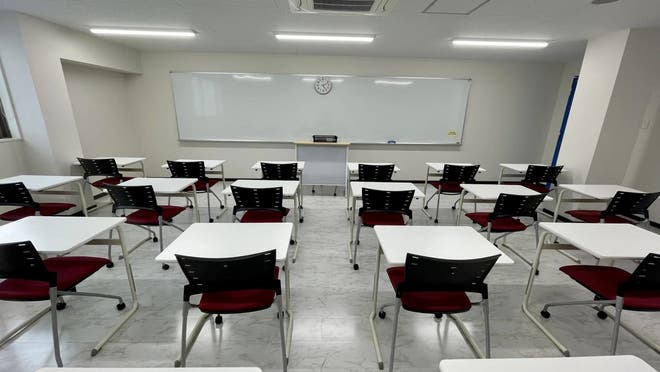 【305】上福岡駅徒歩5分・最大24名着席可能 / wifi無料!完全個室で会議やセミナー、教室開催などに最適の写真1