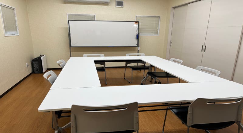 広い無料駐車場併設!【Room B 10名程度のご利用に】教室・会議・会合・勉強会に! /レビューを書いて割引!