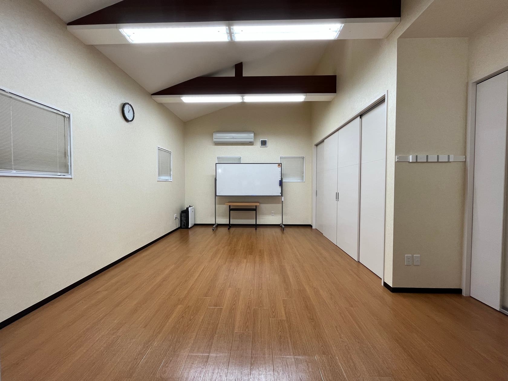 広い無料駐車場併設!【Room B 10名程度のご利用に】教室・会議・会合・勉強会に! /レビューを書いて割引!の写真6