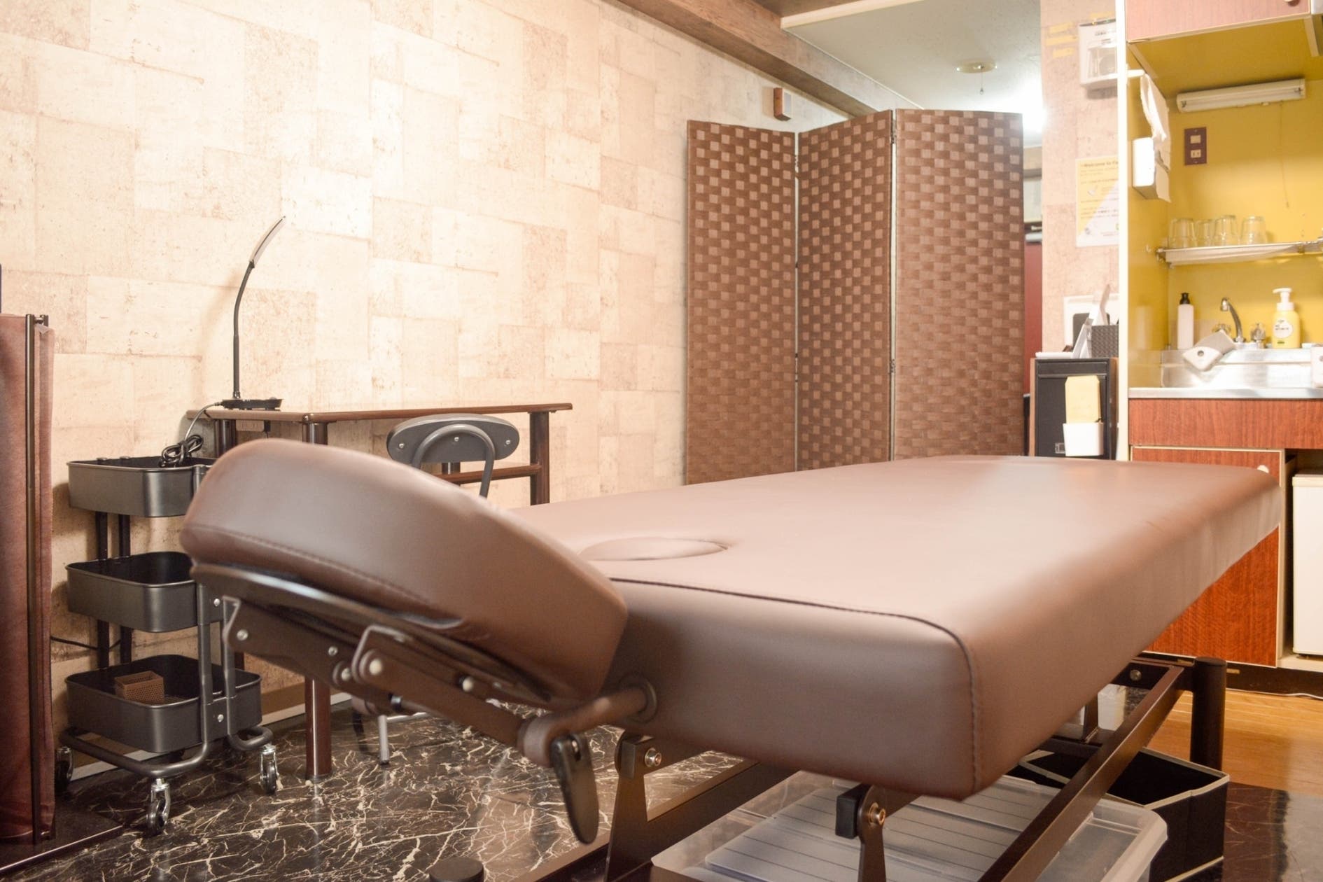 【707号店】【鶴見駅1分】落ち着いた空間 完全個室レンタルサロン【整体、エステ、マッサージ、ネイル、テレワーク】の写真5