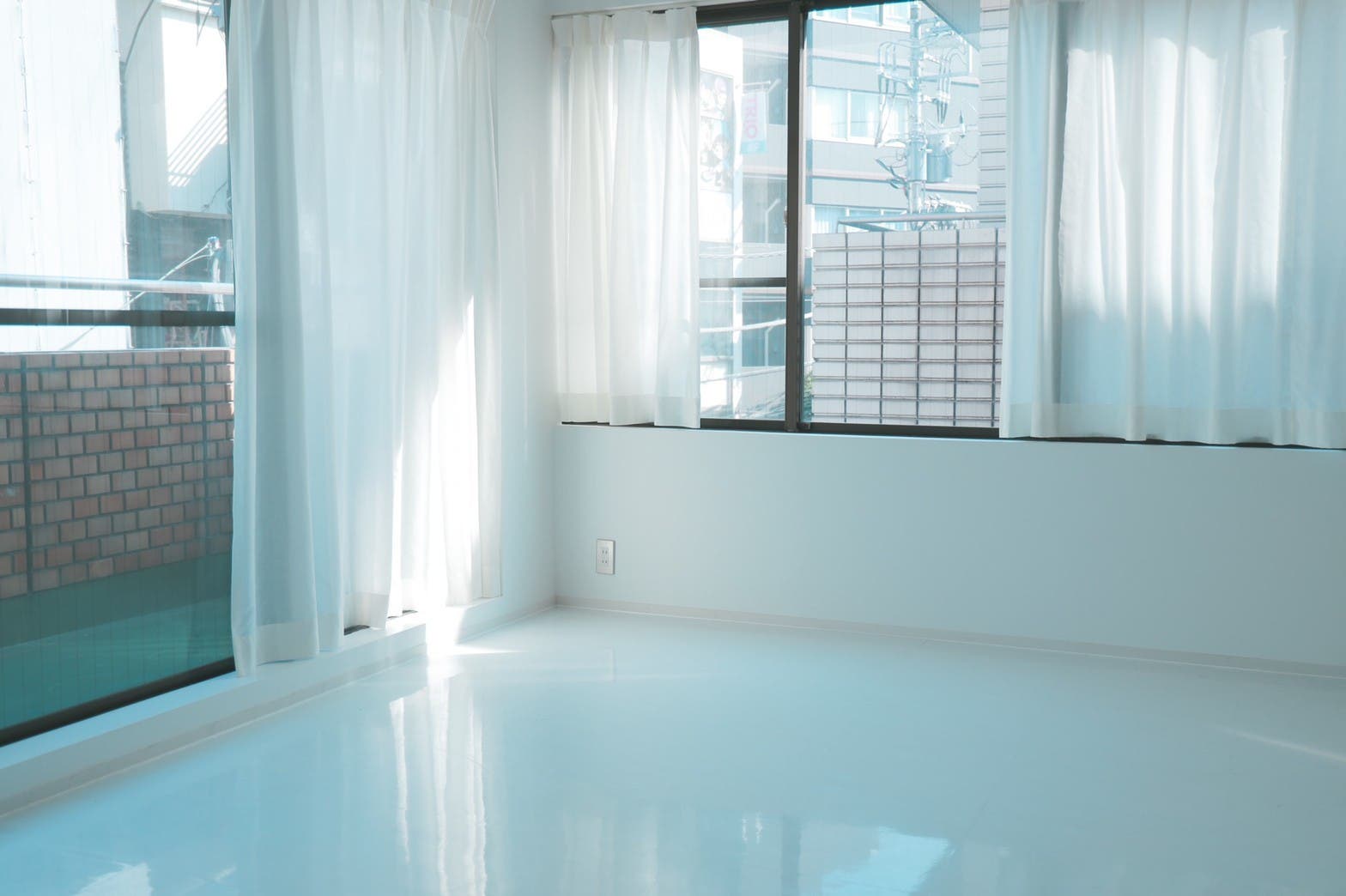 原宿駅近徒歩4分/自然光/二面採光/白ホリ/撮影スタジオ/イベント/チェキ会/ポートレートの写真1