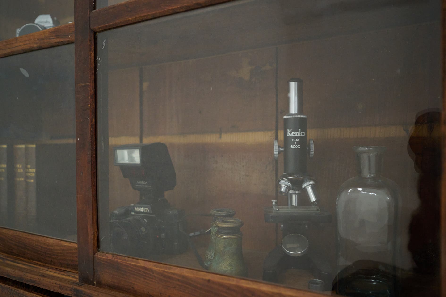 自然光の入る真っ白なスタジオ！LED照明やスタンドなど撮影機材豊富にご用意してあります！の写真12