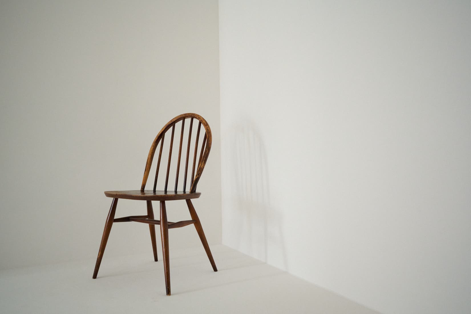 自然光の入る真っ白なスタジオ！LED照明やスタンドなど撮影機材豊富にご用意してあります！の写真8