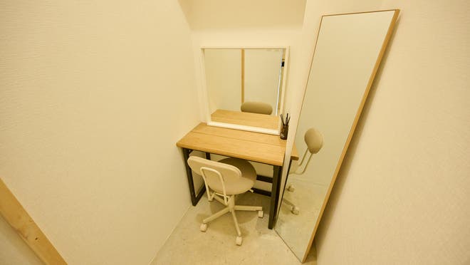 自然光の入る真っ白なスタジオ!LED照明やスタンドなど撮影機材豊富にご用意してあります!の写真16