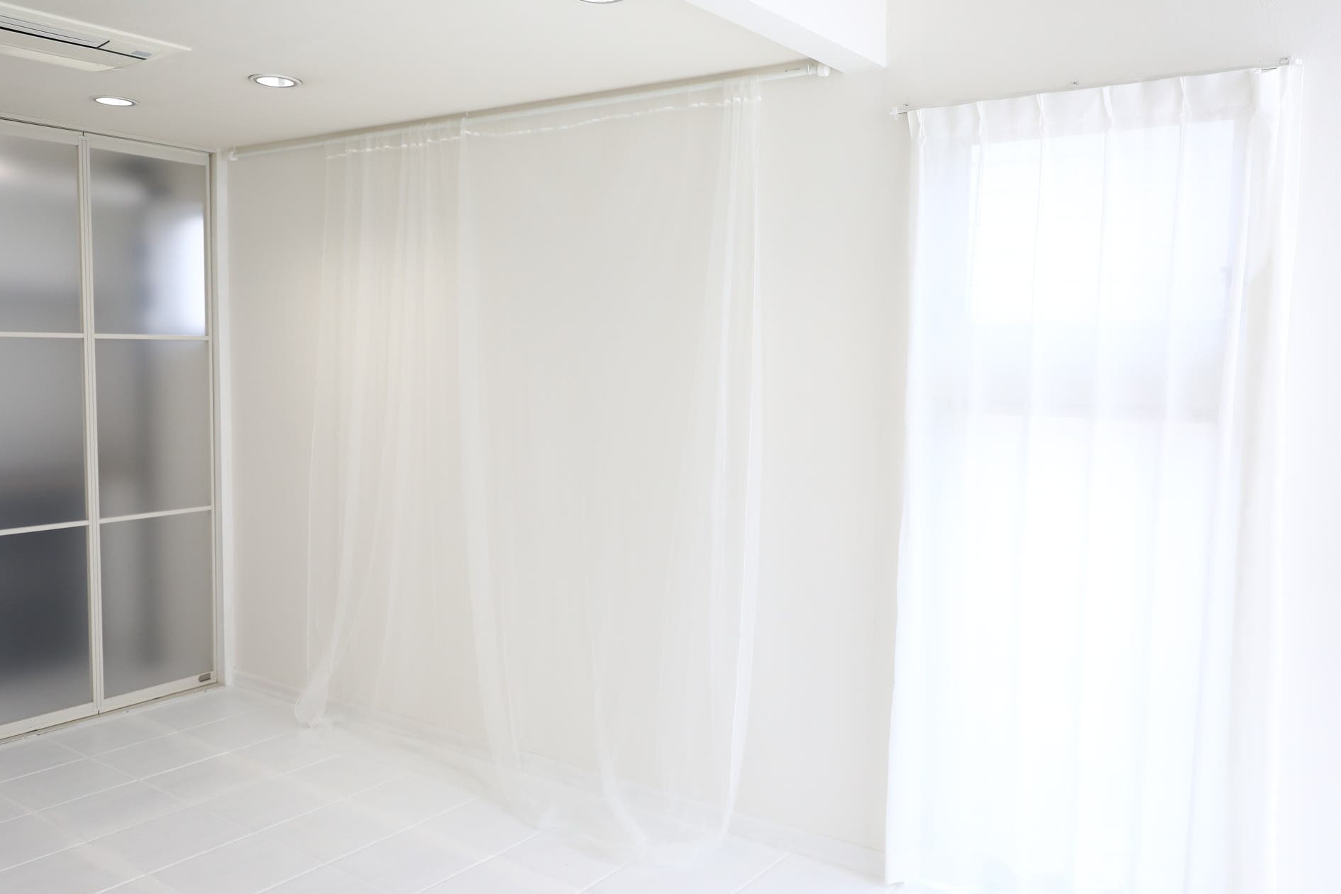 【奥渋フォトスタジオ　Two Me 】自然光での撮影できる！白タイル（床）白壁、小さなスタジオの写真7