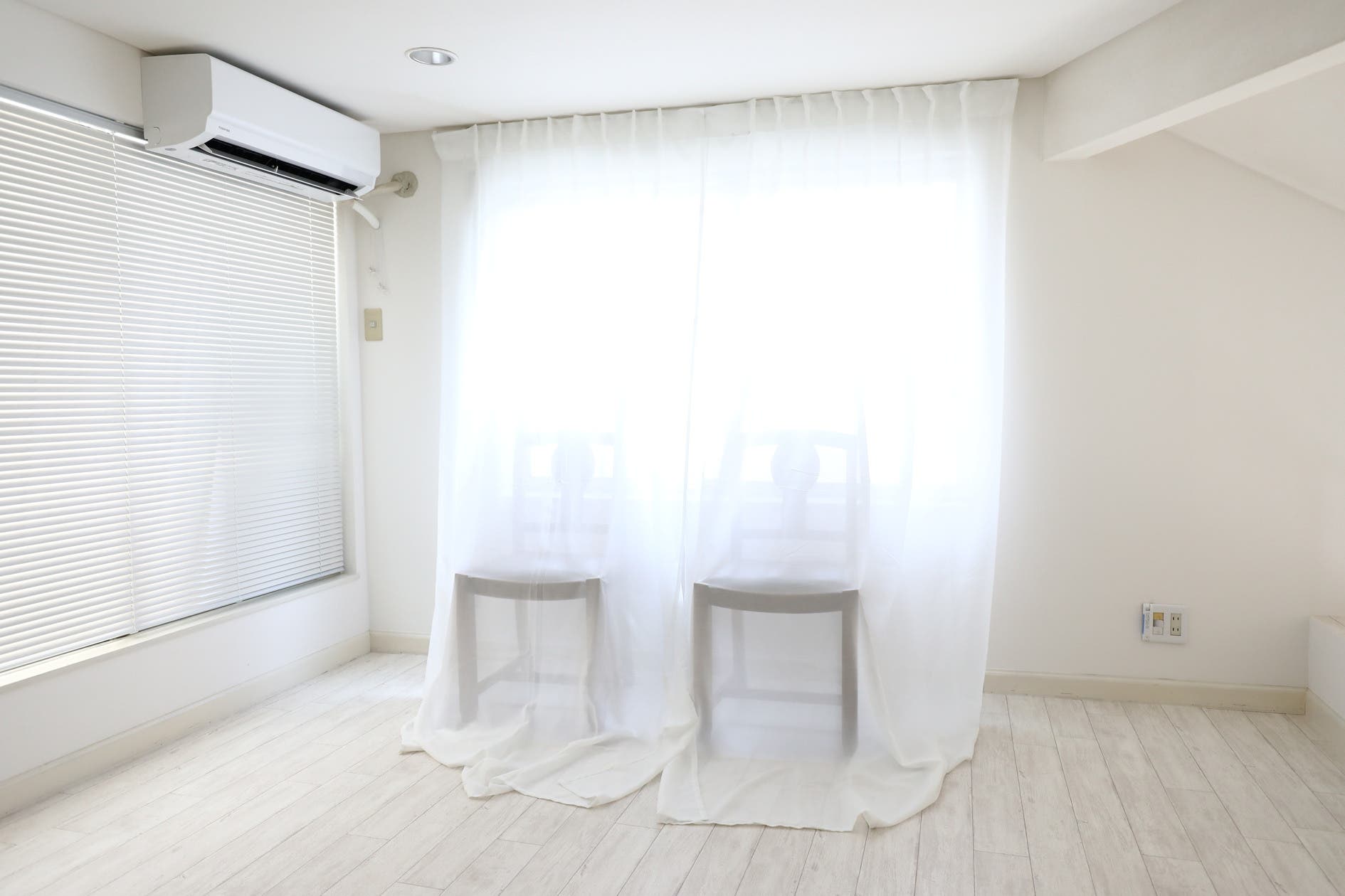 【奥渋フォトスタジオ　Two Me 】自然光での撮影できる！白タイル（床）白壁、小さなスタジオの写真19