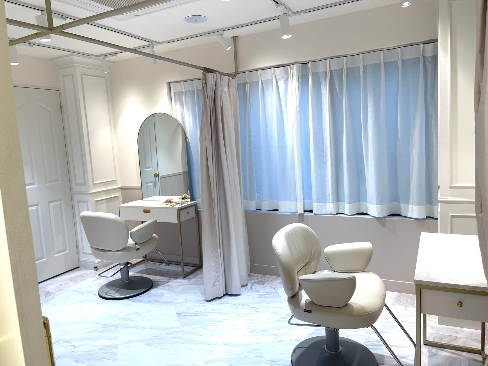 原宿駅近徒歩4分/自然光/二面採光/白ホリ/撮影スタジオ/イベント/チェキ会/ポートレートの写真6