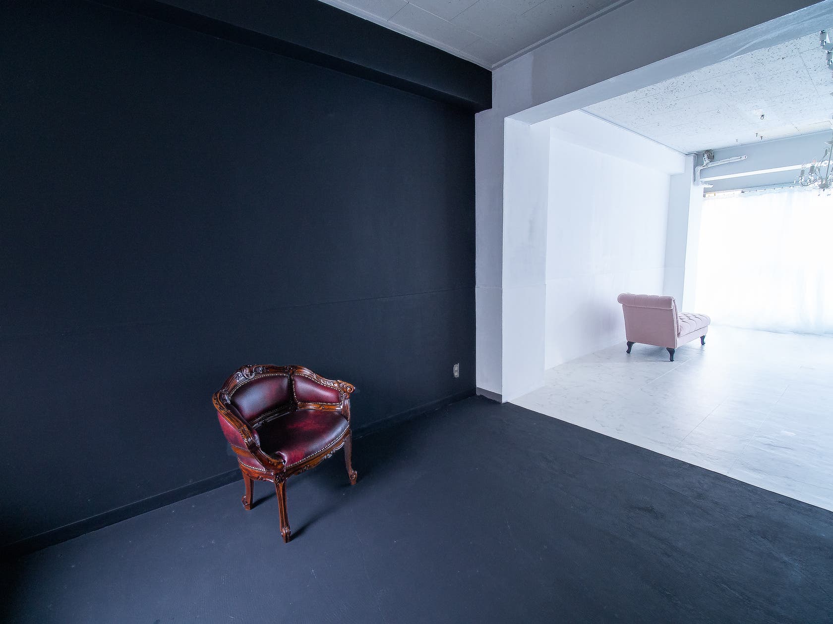 自然光×白壁×白床｜黒壁×黒床◎飯田橋駅1分｜撮影ベッド｜洞窟ブース｜ポートレート・コスプレ｜24時間撮影OK！の写真5