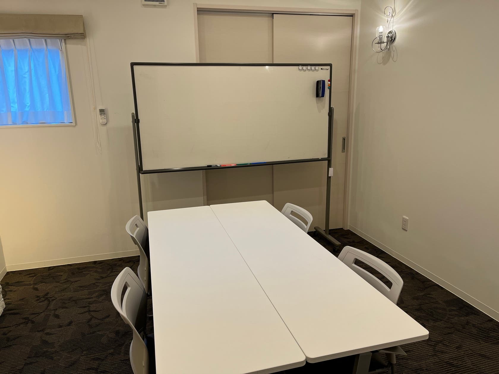 広い無料駐車場併設!【Room C 1～6名位のご利用に】面談・就職面接・勉強会・ヨガに! /レビューを書いて割引!の写真6