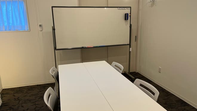 広い無料駐車場併設!【Room C 1~6名位のご利用に】面談・就職面接・勉強会・ヨガに! /レビューを書いて割引!の写真6