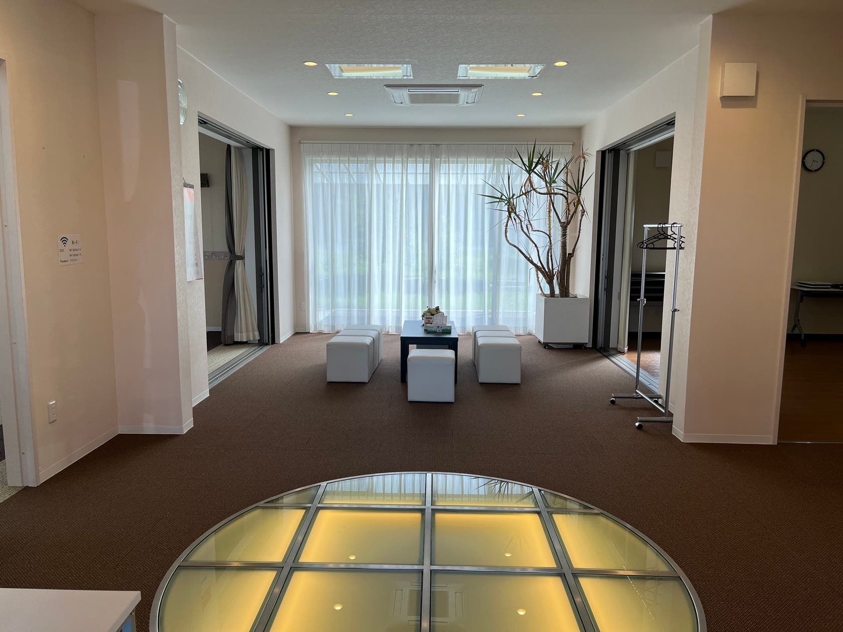 広い無料駐車場併設!【Room C 1～6名位のご利用に】面談・就職面接・勉強会・ヨガに! /レビューを書いて割引!の写真11