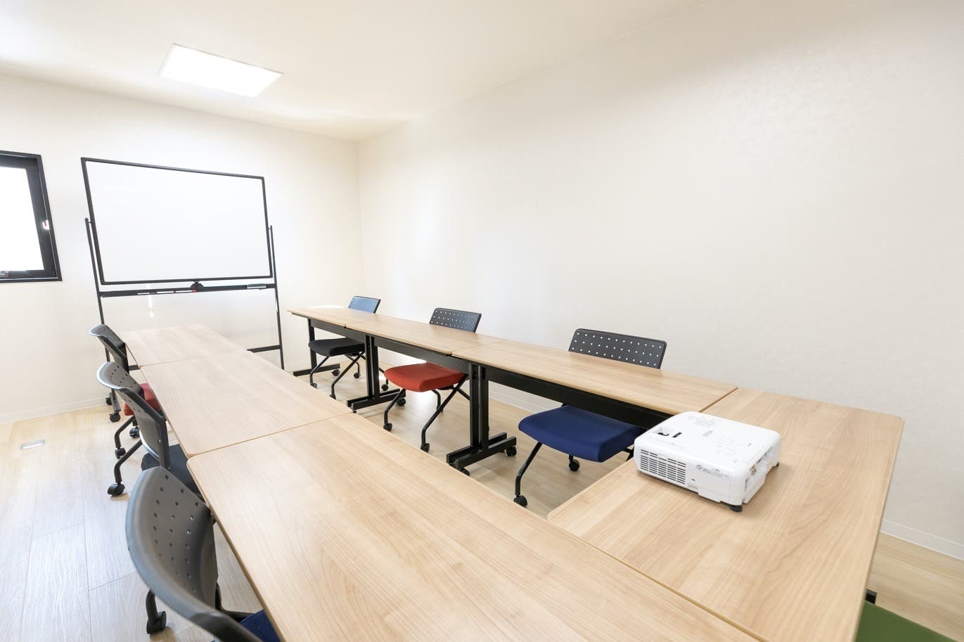 阪急川西能勢口駅徒歩3分/レンタルスペース/高速Wifi/飲食持ち込み可能の写真1