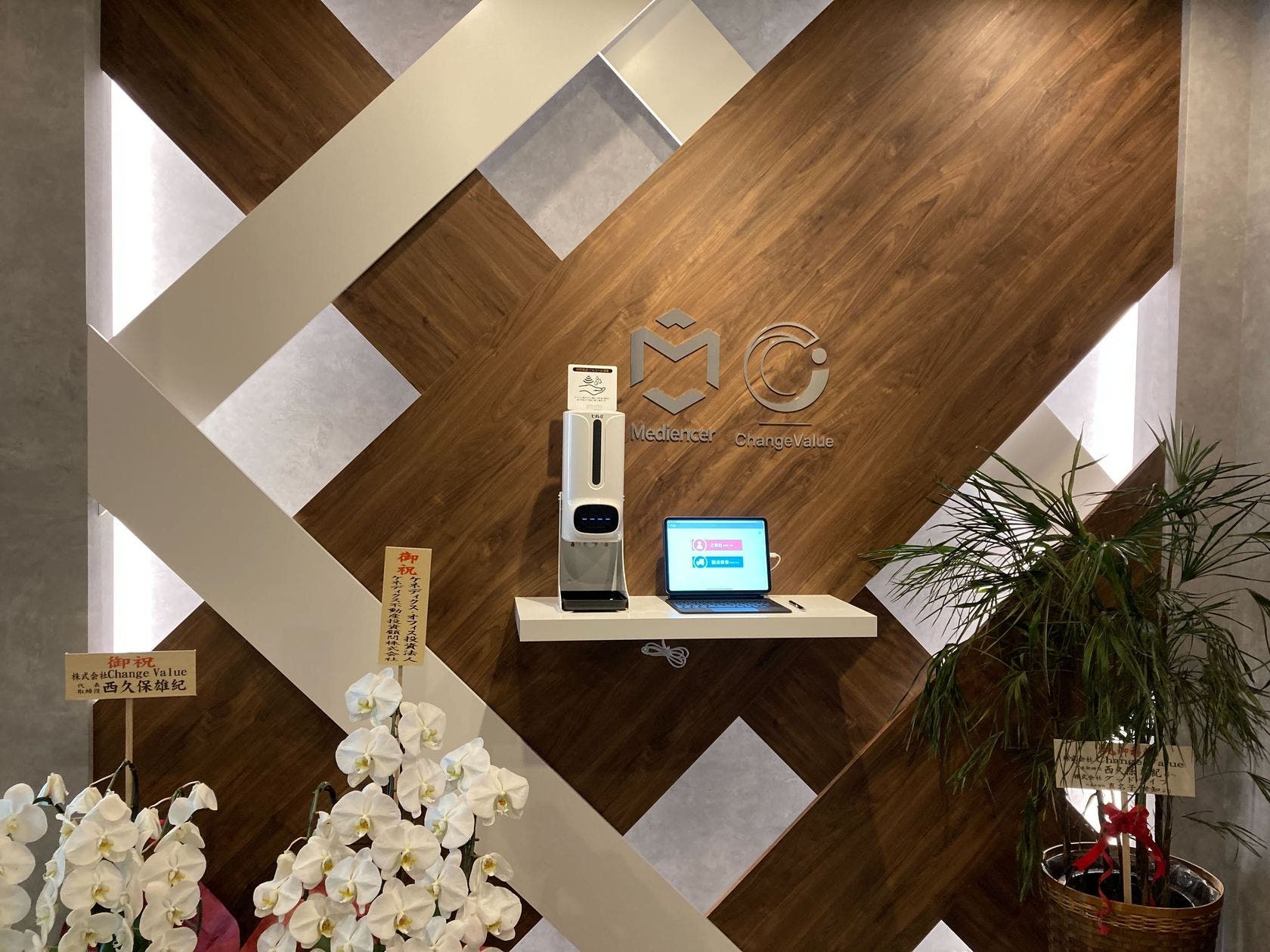 新宿駅から徒歩8分♪白・黒の背景色を選択可能。スチール撮影、動画撮影、会議室などに！の写真8