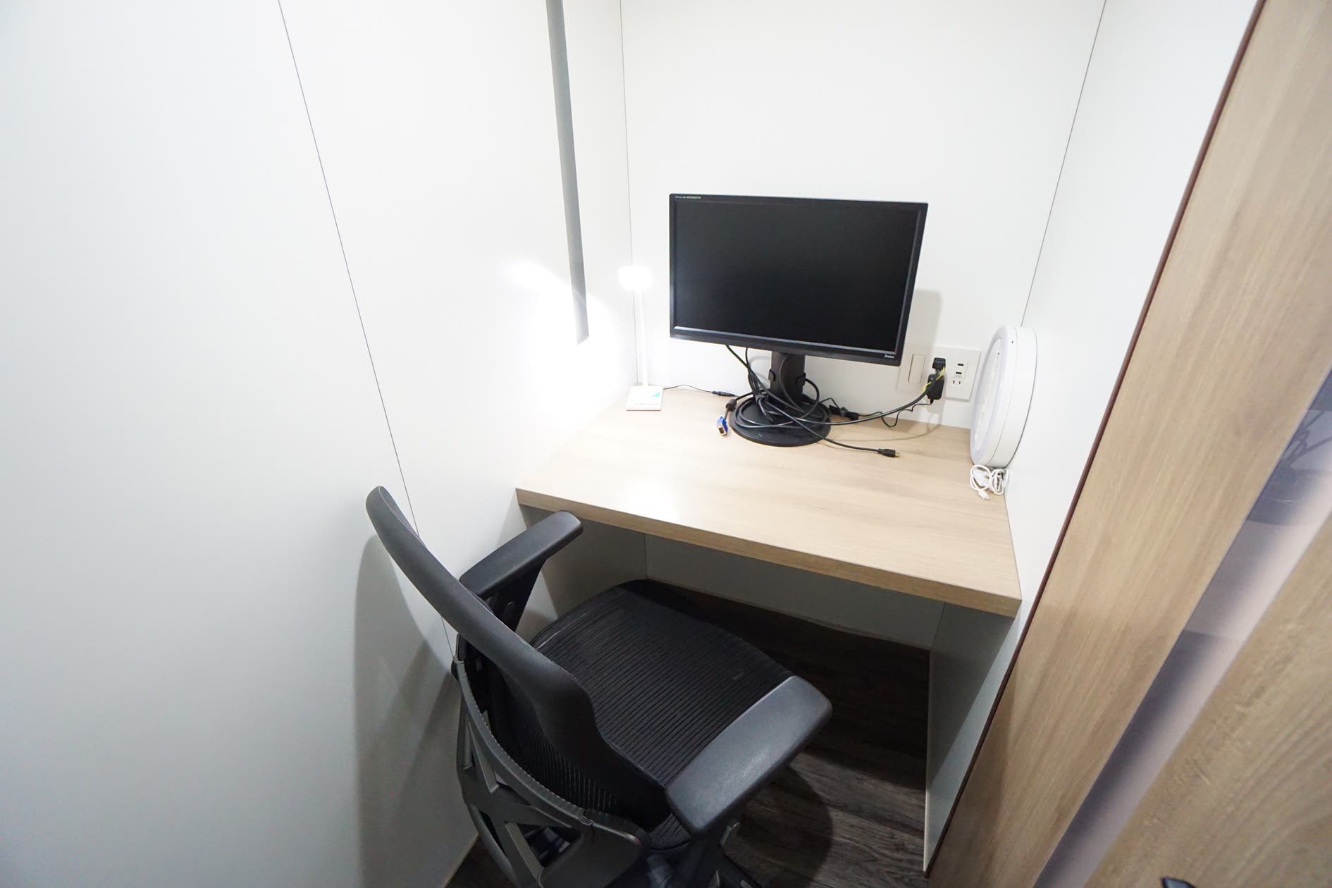 ＜TimePort木場ワーキングブースNo.2＞完全個室⭐️光回線Wi-Fi/モニター無料！テレワーク/Web会議の写真6