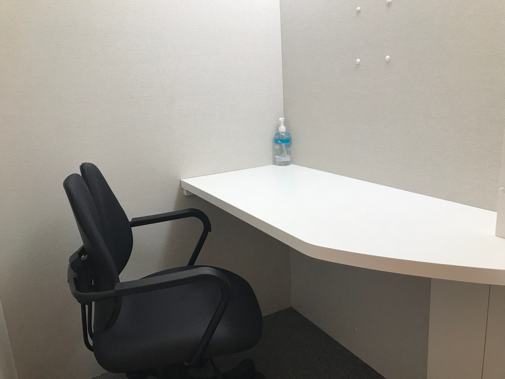 ＜QUICK solo 東急プラザ渋谷【No.3】＞完全個室⭐️Wi-Fi無料！テレワーク/Zoom/自習の写真2