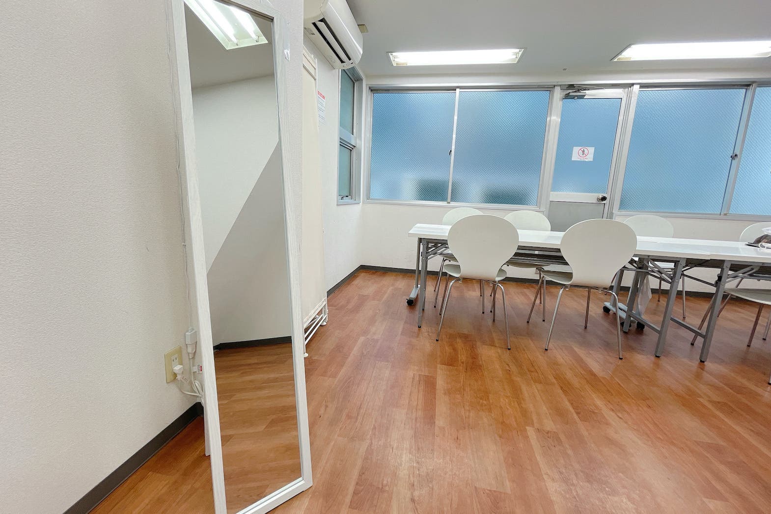 🎊好立地🎊｜銀座駅3分・東銀座駅1分❗｜TV｜プロジェクター｜《平日7〜18時限定》会議・デスクワーク専用🉐プラン｜〜15名の写真9