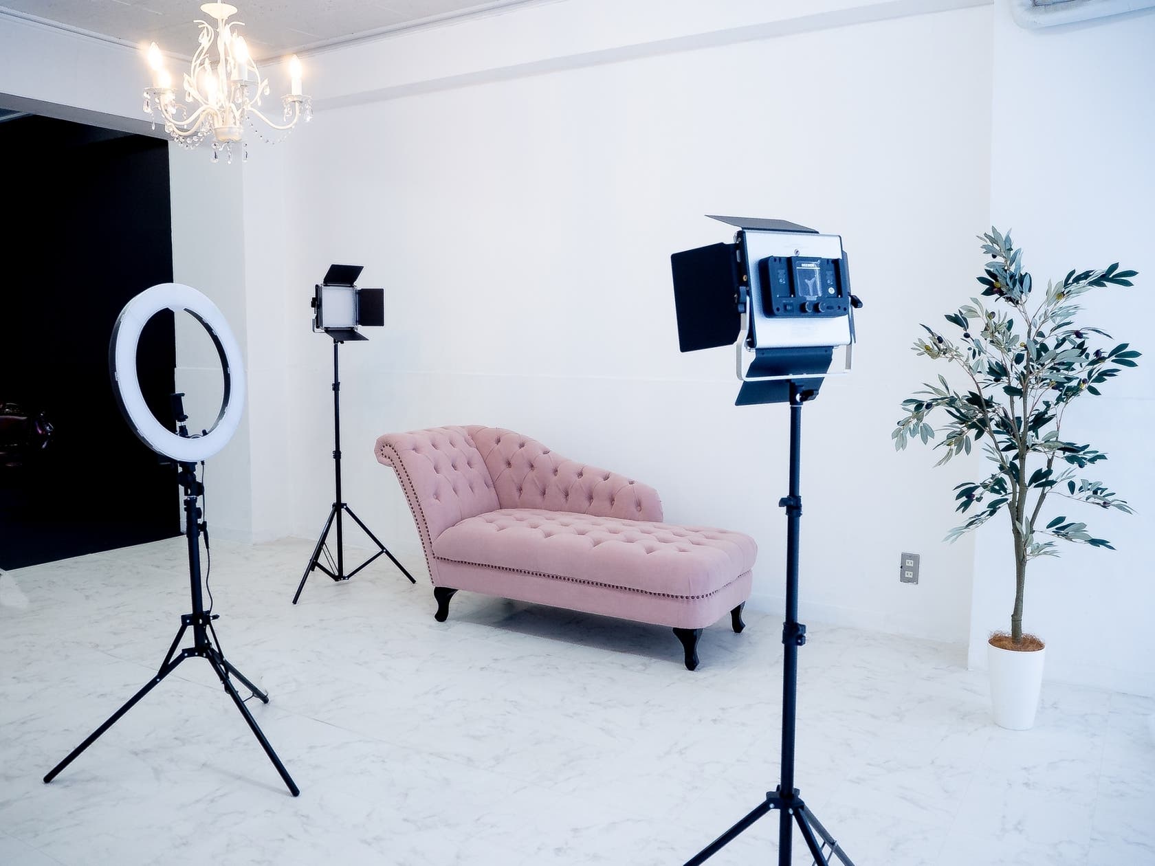 自然光×白壁×白床｜黒壁×黒床◎飯田橋駅1分｜撮影ベッド｜洞窟ブース｜ポートレート・コスプレ｜24時間撮影OK！の写真18