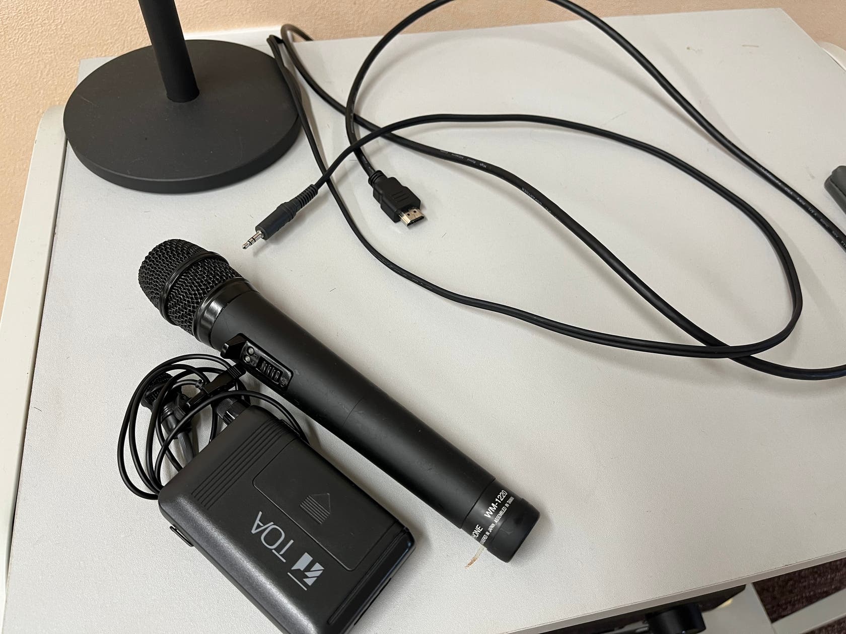 ワイヤレスハンドマイク(スタンド付き)・ワイヤレスピンマイクの画像1