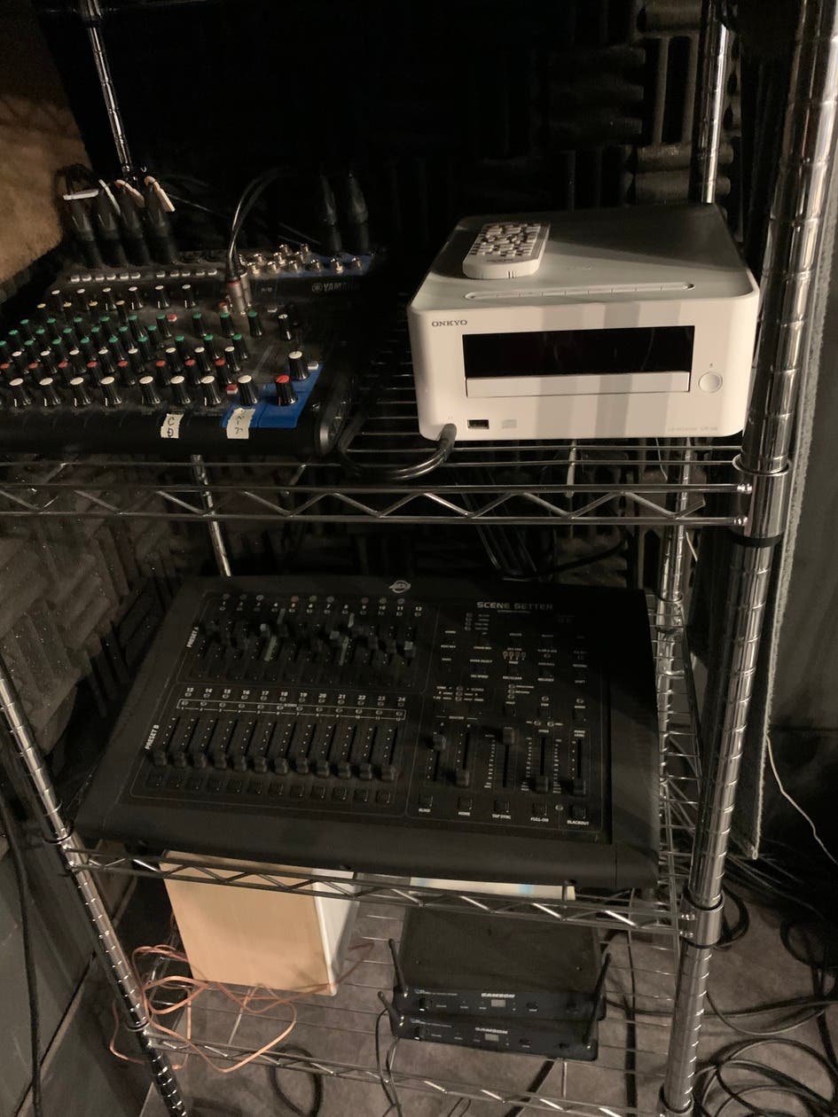 音楽、演劇などを提供できる小さなイベントスペースです。 ファンイベントや物販イベント、音楽配信、撮影等にご利用いただけます。の写真9