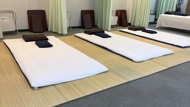 【施術スペース①】新宿3丁目から徒歩30秒の治療院です。マッサージや鍼灸など利用出来ますの写真5