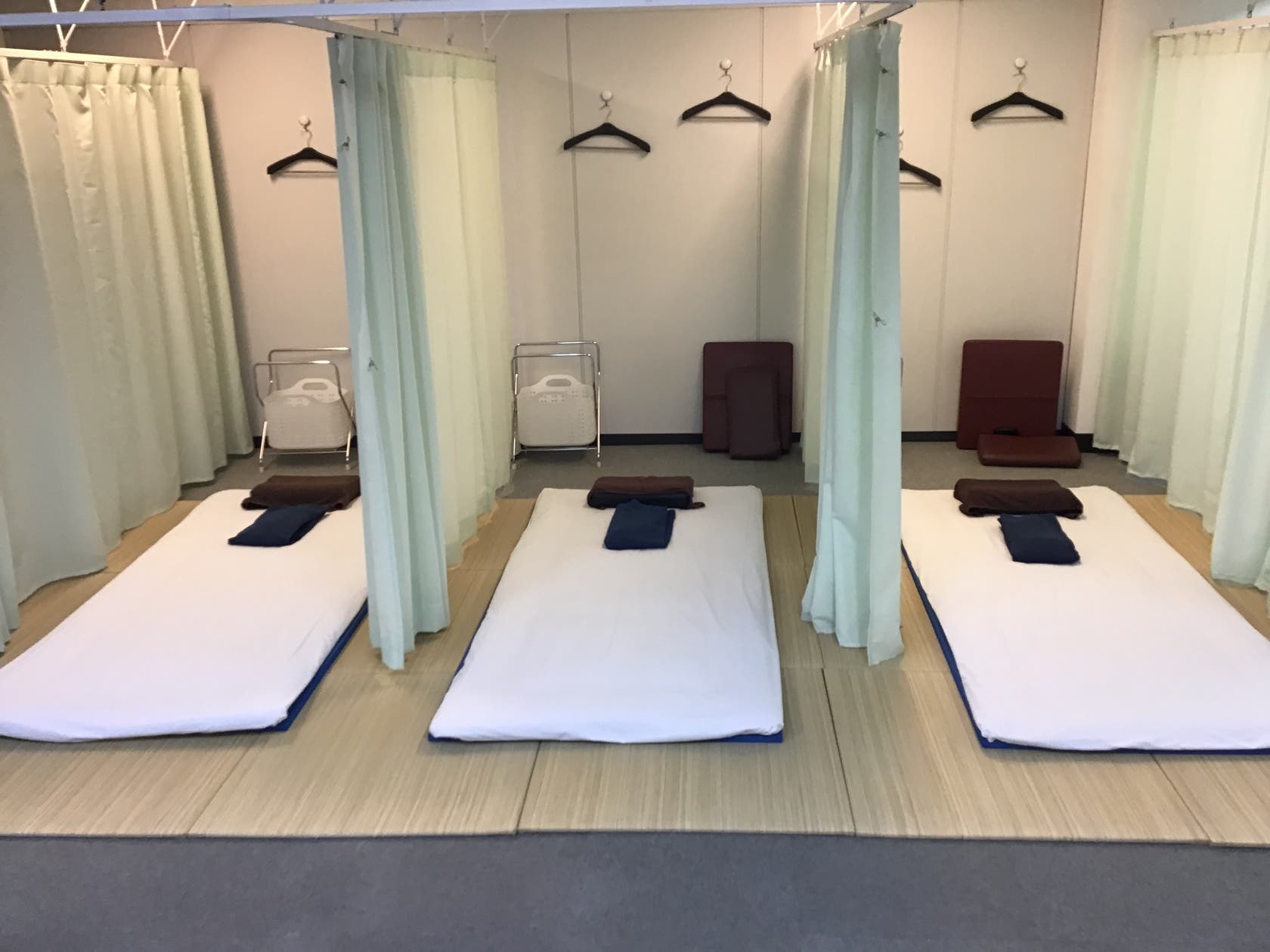 【施術スペース①】新宿3丁目から徒歩30秒の治療院です。マッサージや鍼灸など利用出来ますの写真7