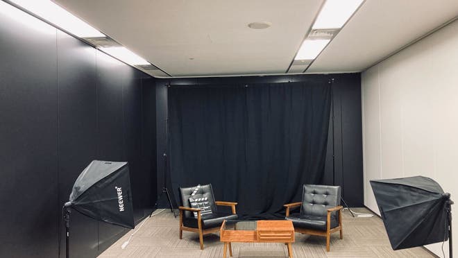 新宿駅から徒歩8分♪白・黒の背景色を選択可能。スチール撮影、動画撮影、会議室などに!の写真3