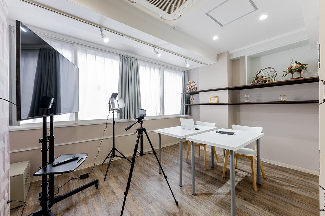 【撮影スタジオ】ローズ　〜新宿・四谷三丁目のYouTuberにも人気の撮影スタジオ〜の写真1