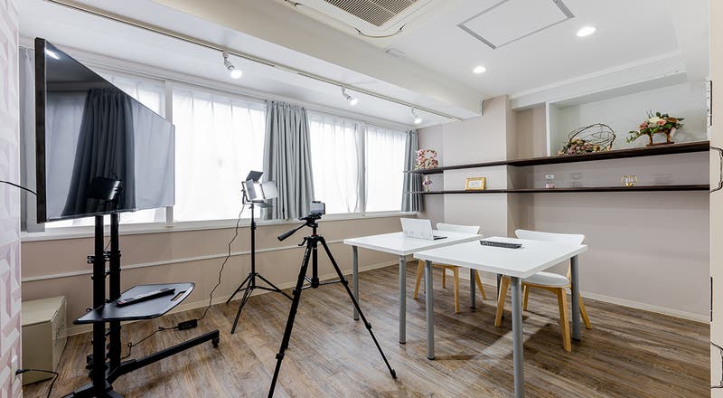 【撮影スタジオ】ローズ　〜新宿・四谷三丁目のYouTuberにも人気の撮影スタジオ〜