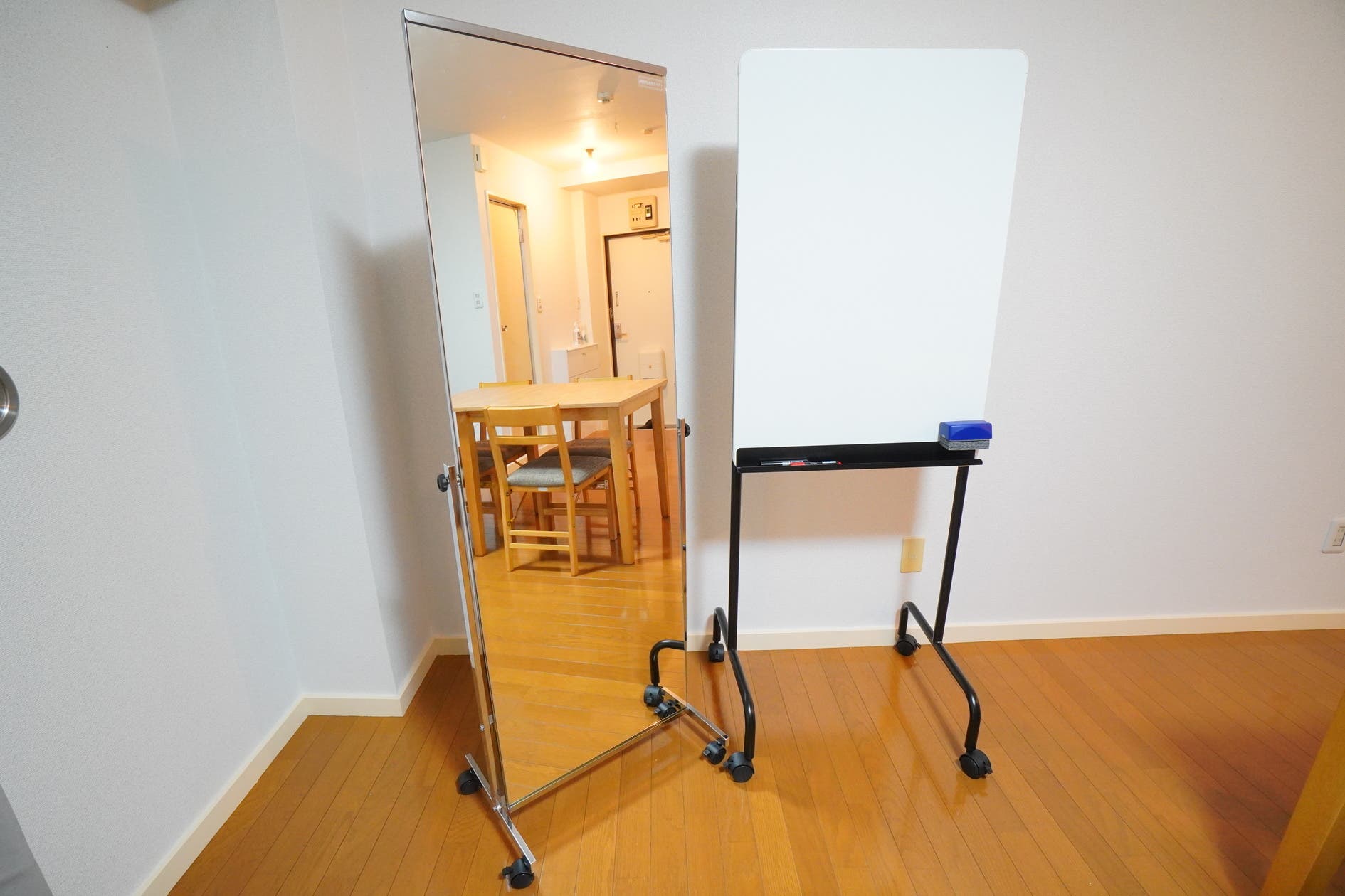 ＜中野ワークスペース101＞⭐️光回線導入！⭐️完全個室✨モニター/Wi-Fi/ヨガマット無料！テレワーク/ヨガ/会議/作業場所の写真11