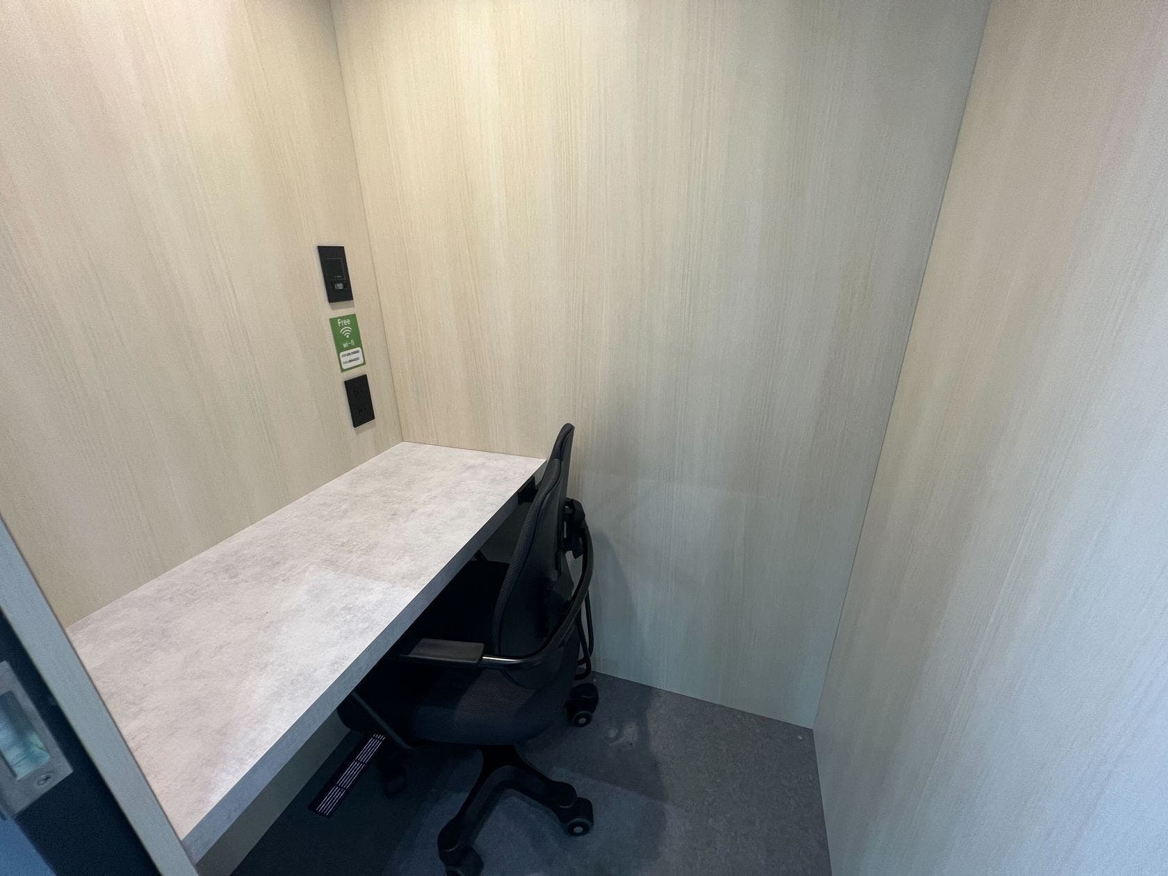 ＜QUICK solo 浜松町スクエア【No.1】＞完全個室⭐️Wi-Fi無料！テレワーク/Zoom/自習の写真3
