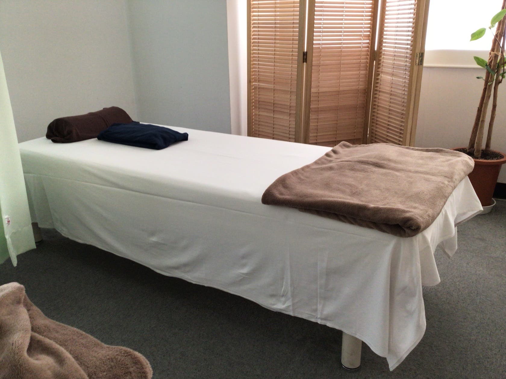 【施術スペース②】新宿3丁目から徒歩30秒の治療院です。マッサージや鍼灸など利用出来ますの写真5