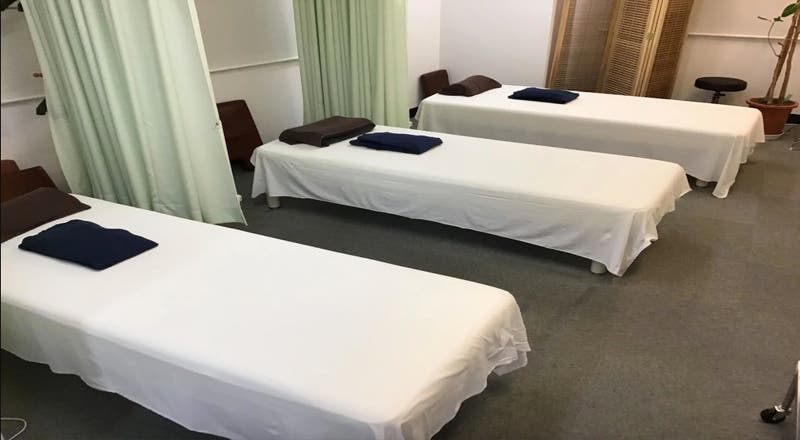 【施術スペース③】新宿3丁目から徒歩30秒の治療院です。マッサージや鍼灸など利用出来ます