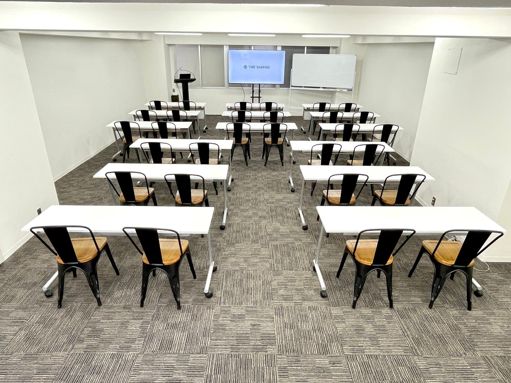 岡本ビル【茅場町駅0分】マイク付き司会台など備品全て無料・男女別トイレの使いやすい会議室の写真1