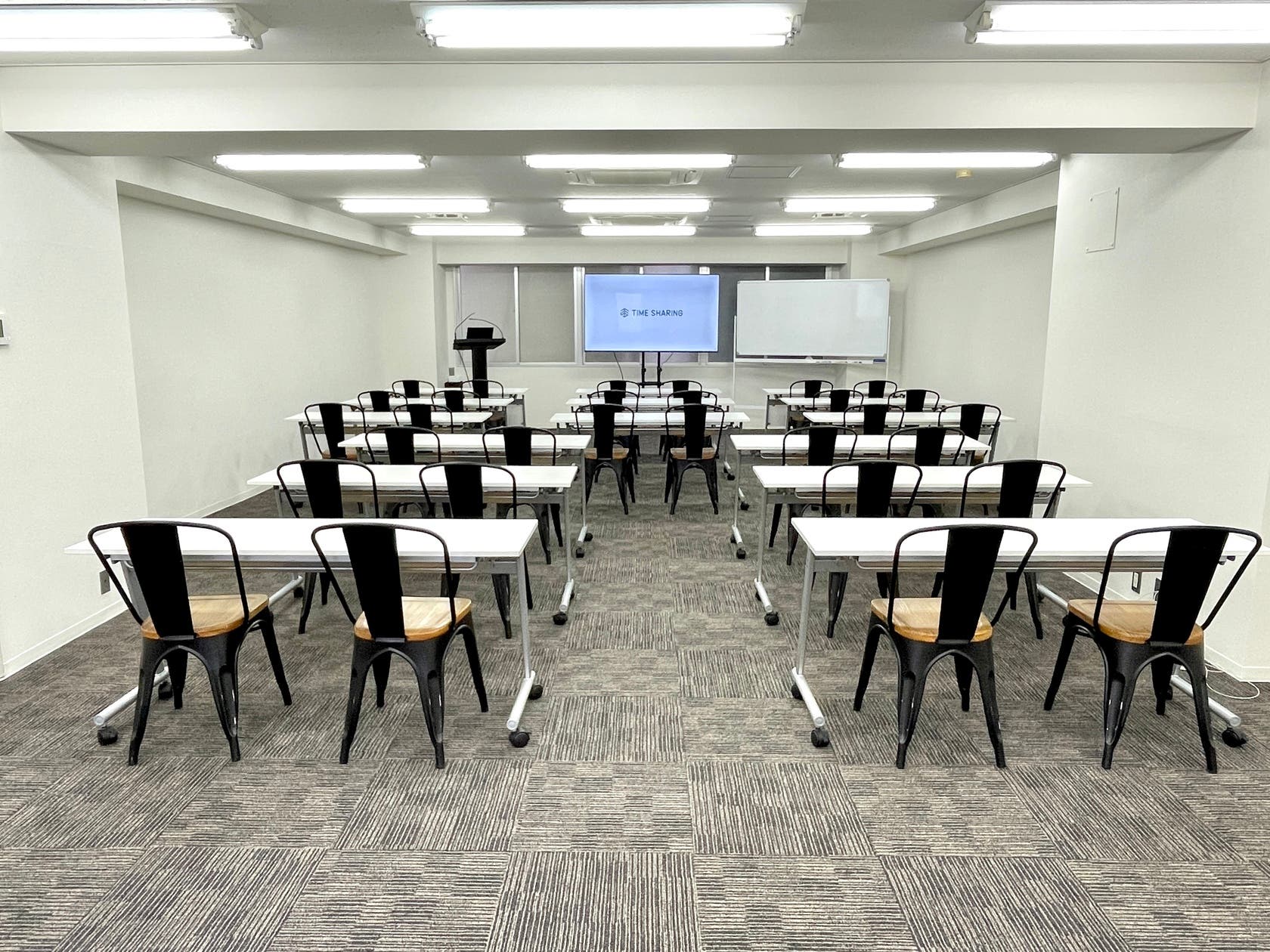 岡本ビル【茅場町駅0分】マイク付き司会台など備品全て無料・男女別トイレの使いやすい会議室の写真4