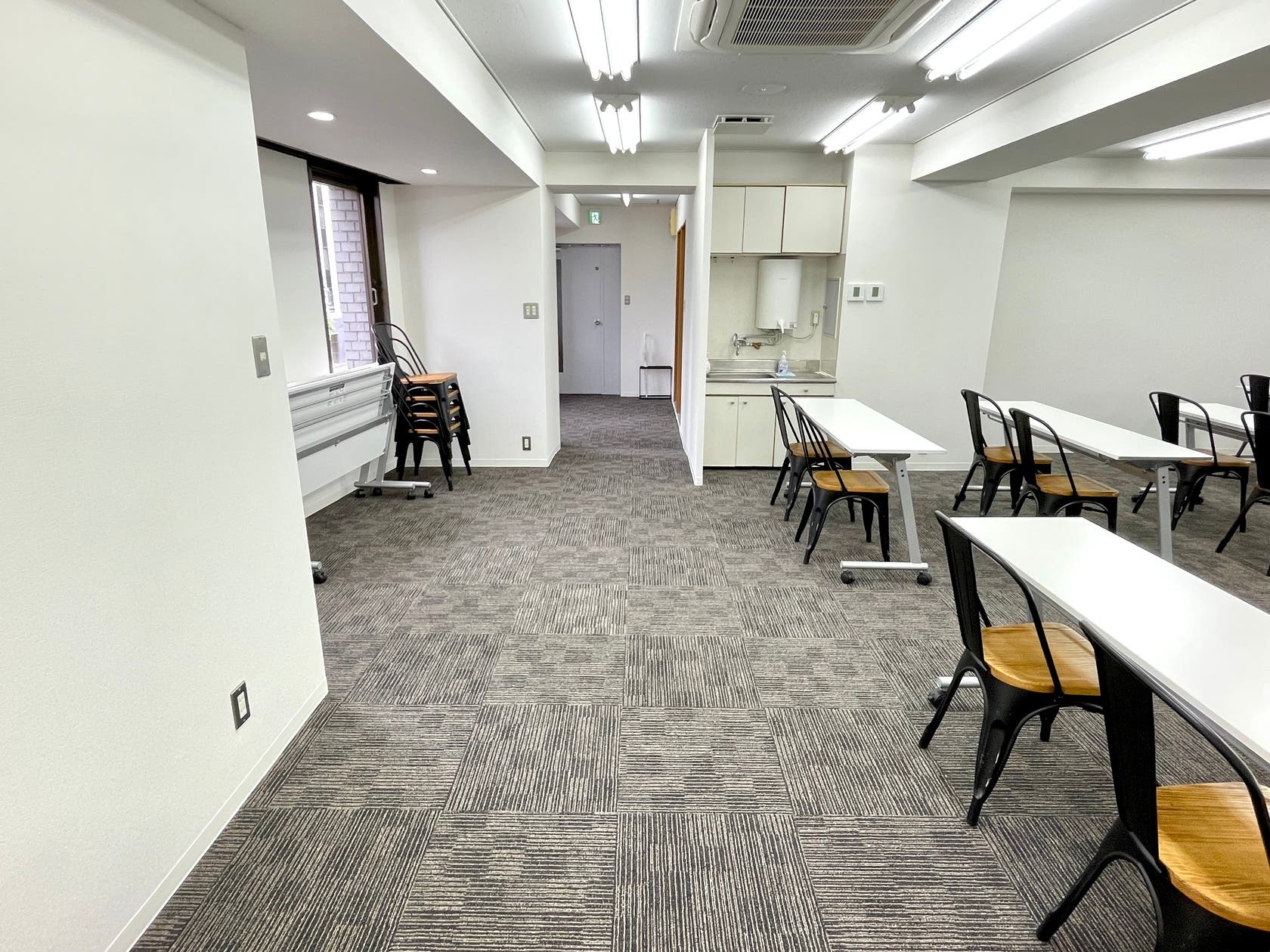 岡本ビル【茅場町駅0分】マイク付き司会台など備品全て無料・男女別トイレの使いやすい会議室の写真6