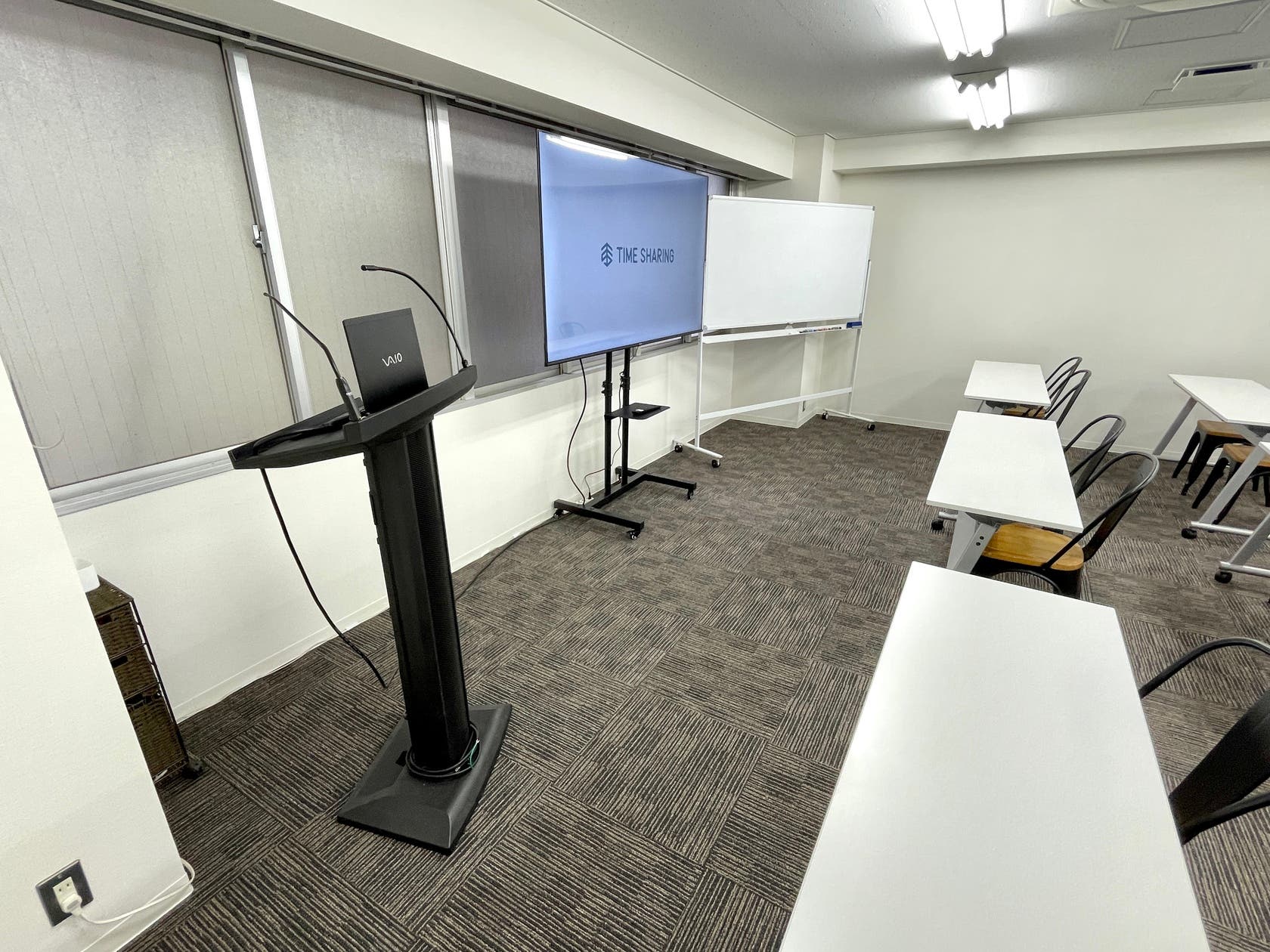 岡本ビル【茅場町駅0分】マイク付き司会台など備品全て無料・男女別トイレの使いやすい会議室の写真7