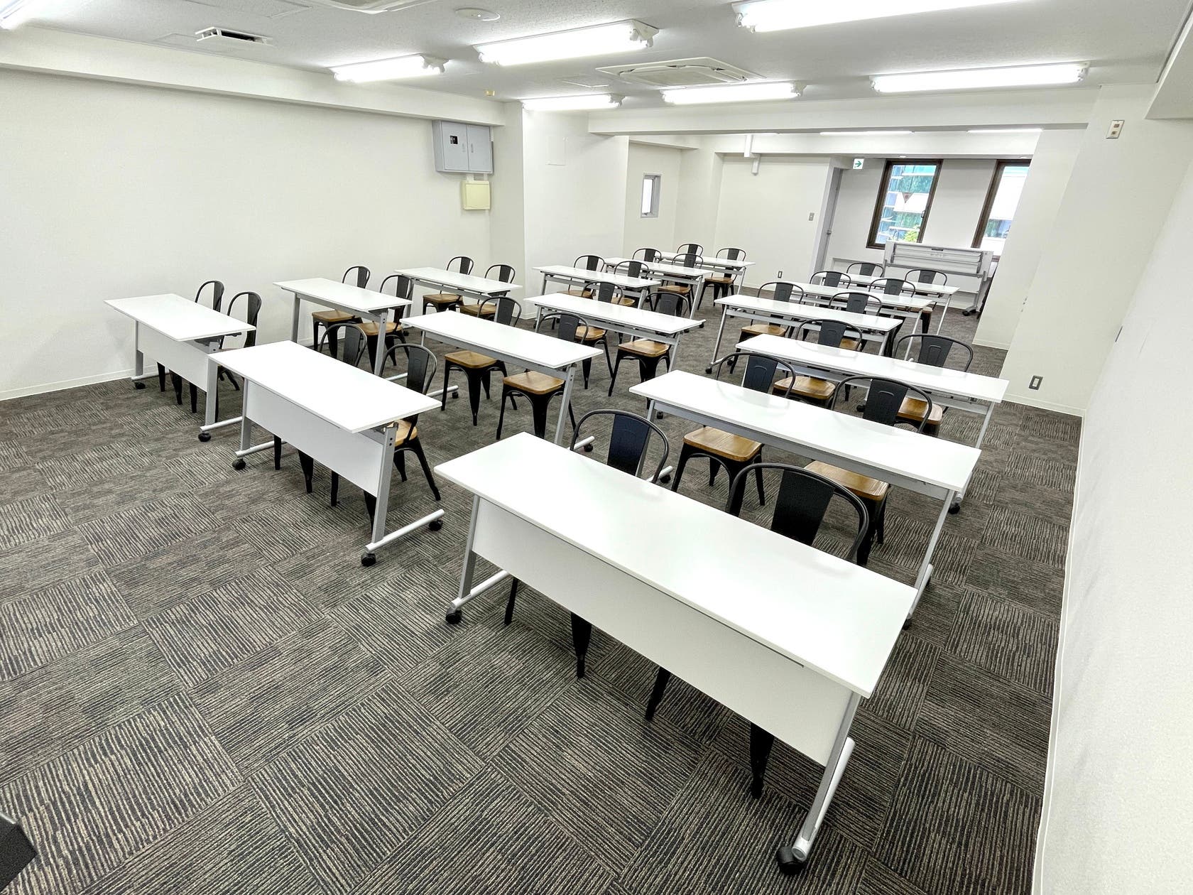 岡本ビル【茅場町駅0分】マイク付き司会台など備品全て無料・男女別トイレの使いやすい会議室の写真10