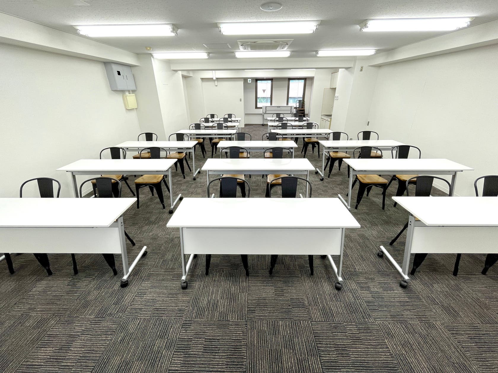 岡本ビル【茅場町駅0分】マイク付き司会台など備品全て無料・男女別トイレの使いやすい会議室の写真11