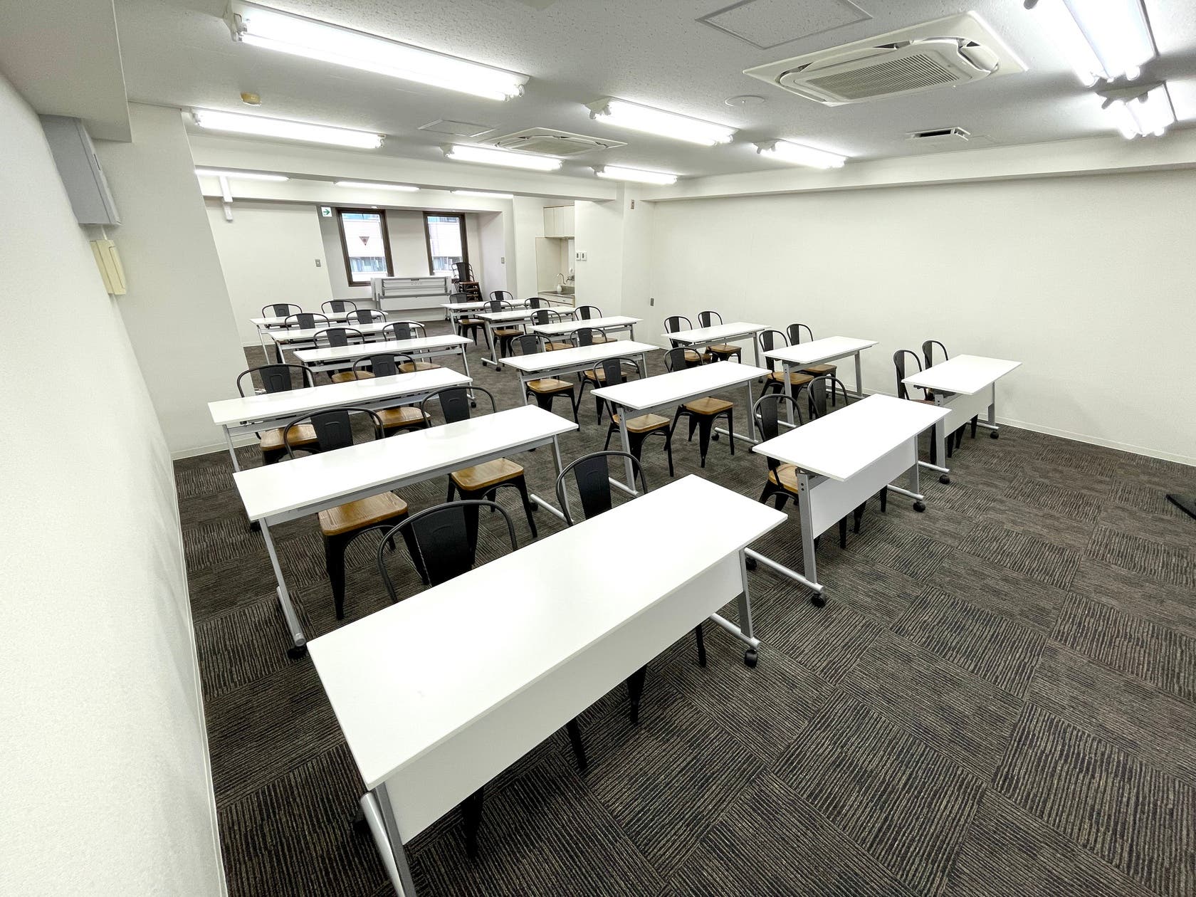 岡本ビル【茅場町駅0分】マイク付き司会台など備品全て無料・男女別トイレの使いやすい会議室の写真12