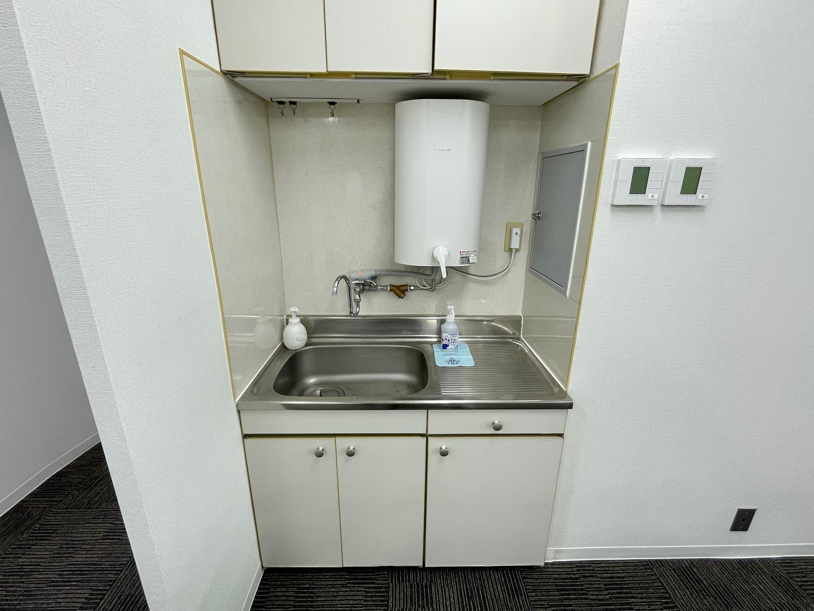 岡本ビル【茅場町駅0分】マイク付き司会台など備品全て無料・男女別トイレの使いやすい会議室の写真13