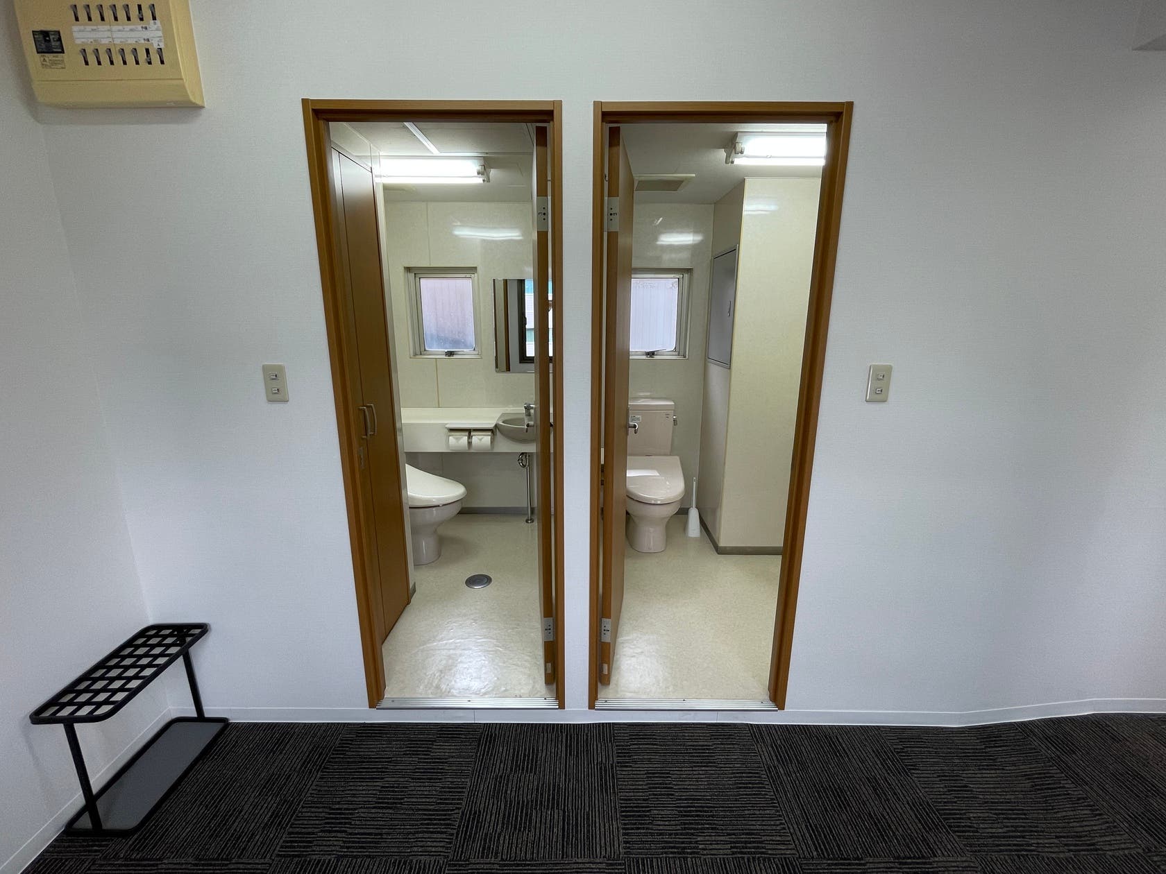 岡本ビル【茅場町駅0分】マイク付き司会台など備品全て無料・男女別トイレの使いやすい会議室の写真14