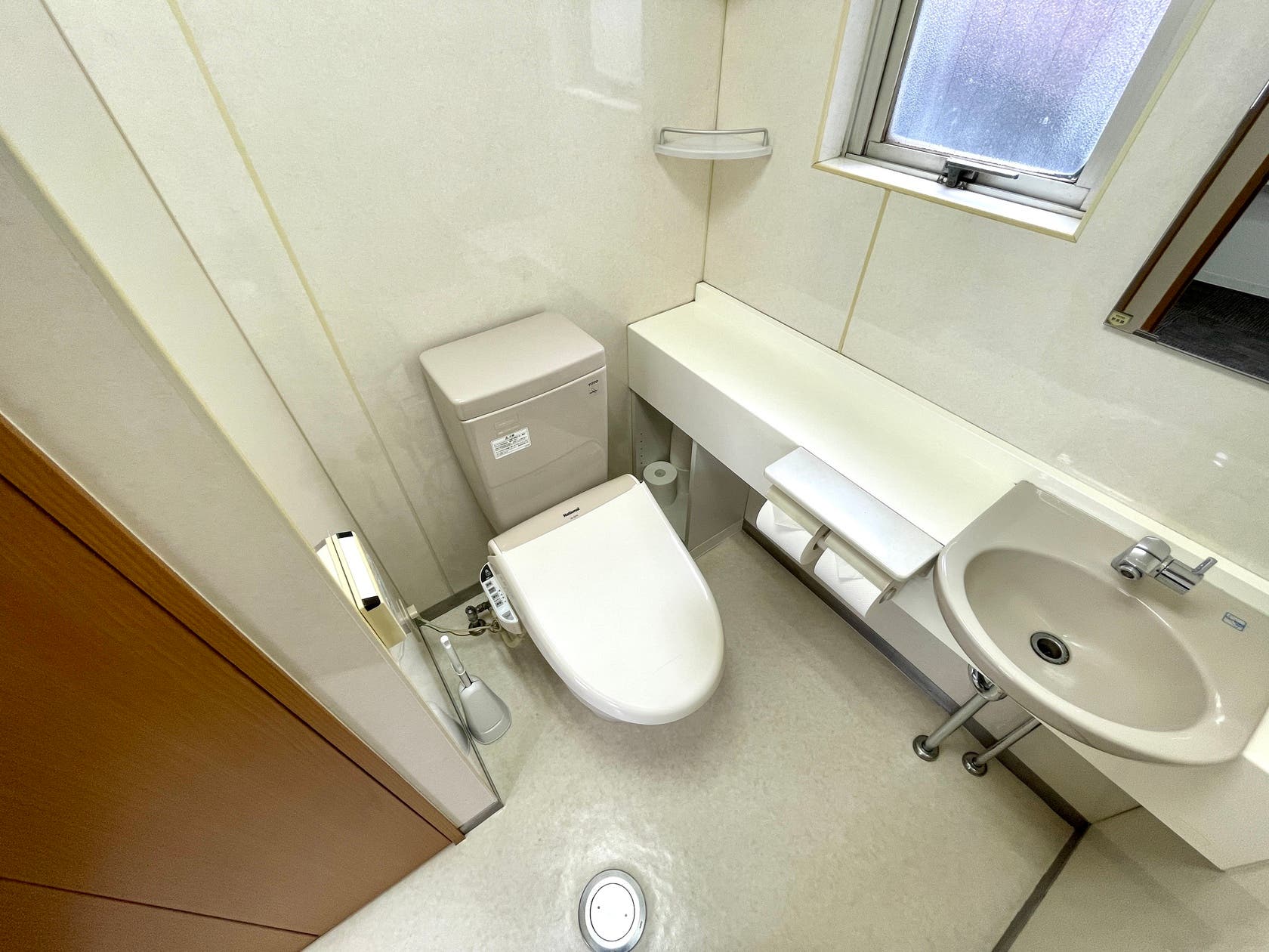 岡本ビル【茅場町駅0分】マイク付き司会台など備品全て無料・男女別トイレの使いやすい会議室の写真15