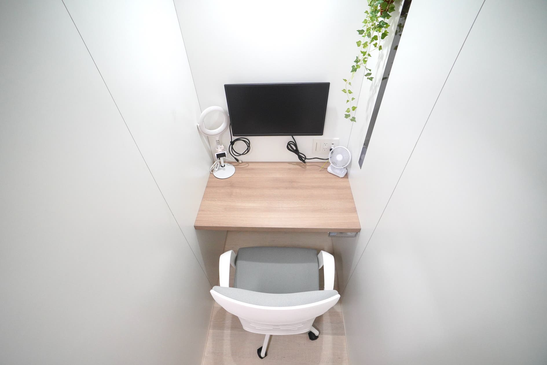 ＜ミニマルワークスペース神田No.2＞神田駅徒歩2分！完全個室⭐️高速光Wi-Fi/モニター無料の写真5