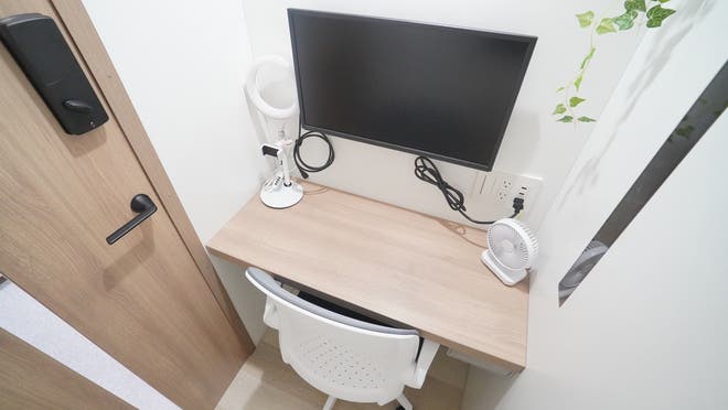 <ミニマルワークスペース神田No.4>神田駅徒歩2分!完全個室⭐️高速光Wi-Fi/モニター無料の写真1