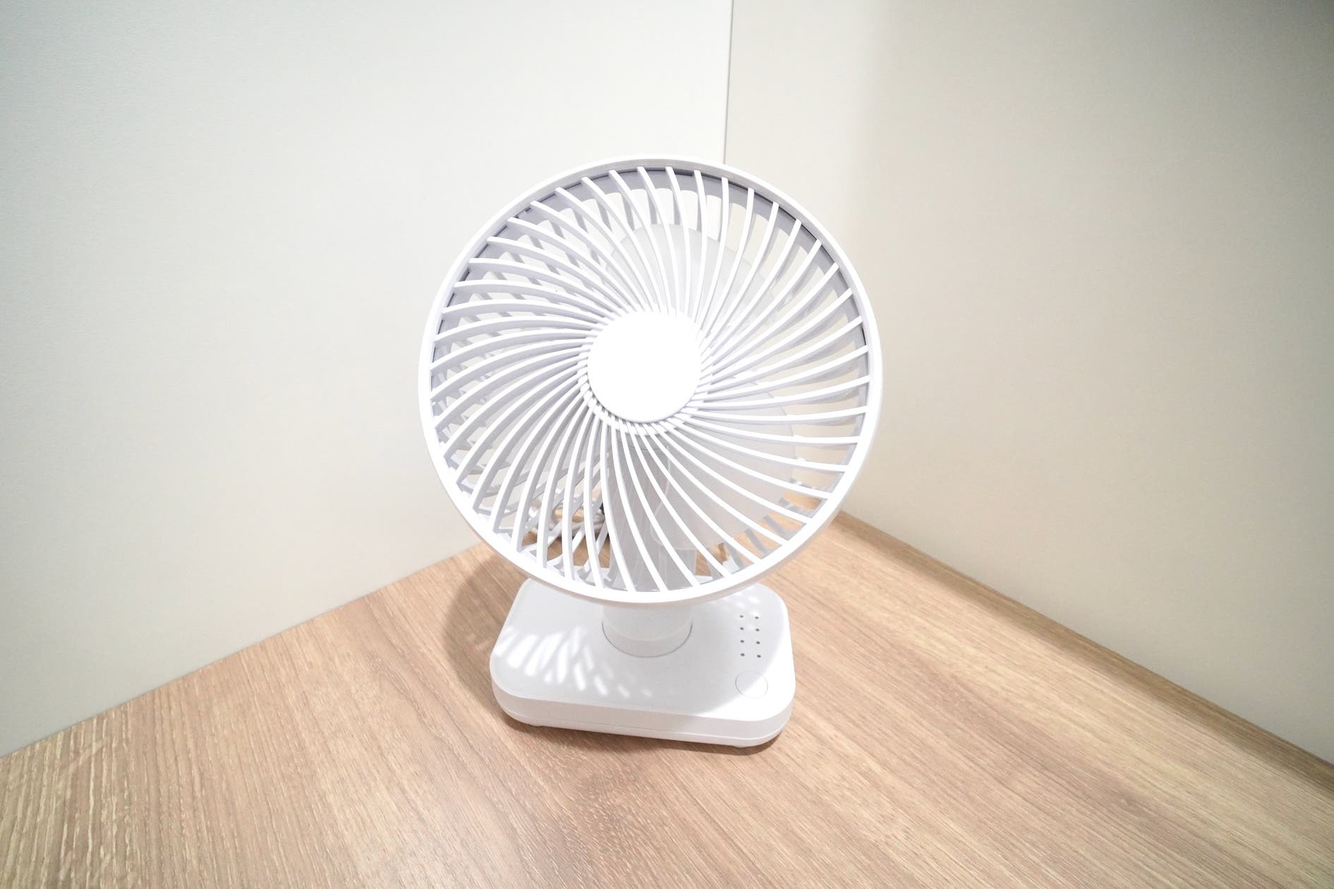 ＜ミニマルワークスペース神田No.4＞神田駅徒歩2分！完全個室⭐️高速光Wi-Fi/モニター無料の写真7