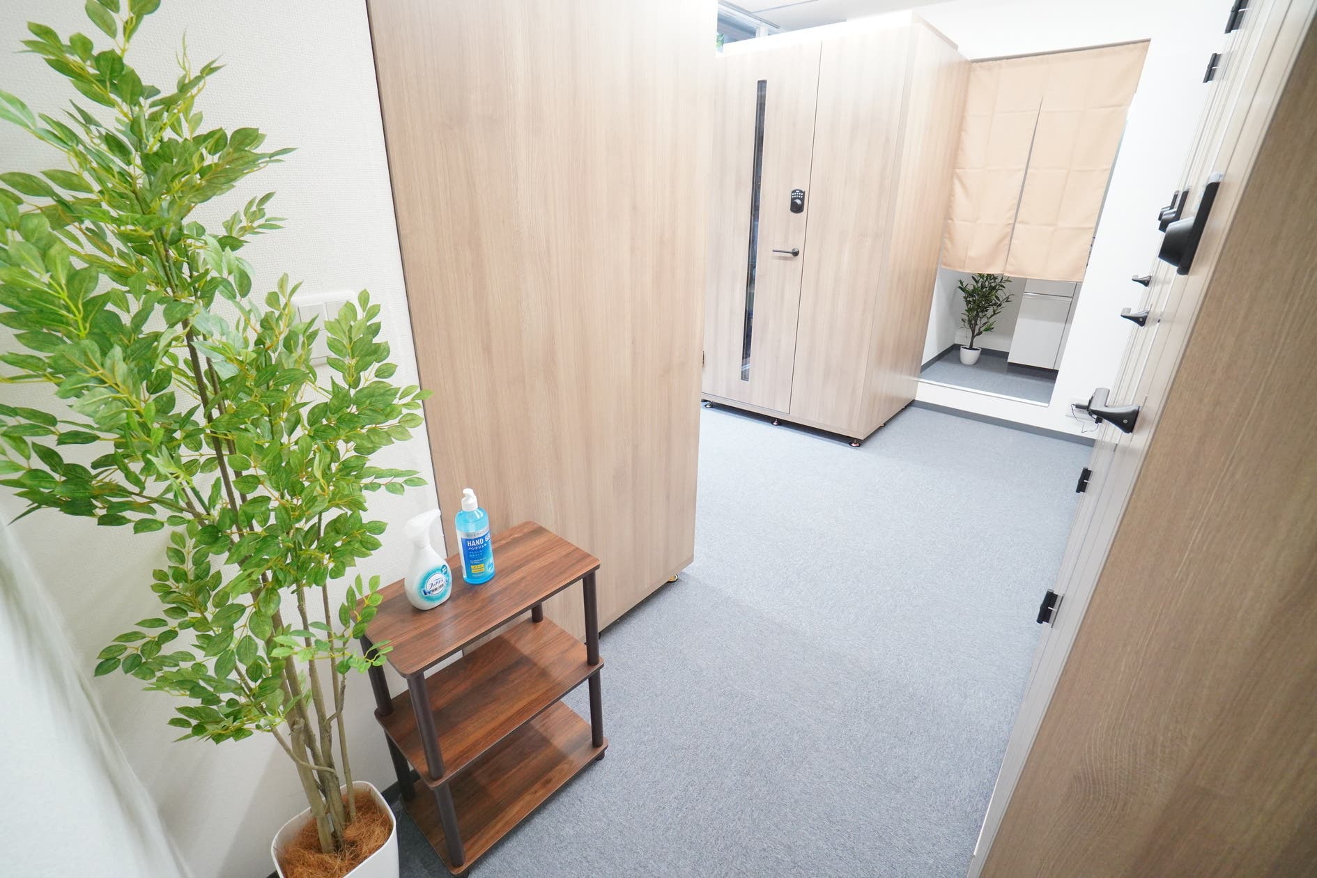 ＜ミニマルワークスペース神田No.4＞神田駅徒歩2分！完全個室⭐️高速光Wi-Fi/モニター無料の写真8